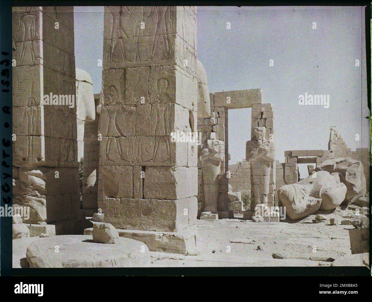 Louqsor, Egypte, l'Afrique piliers Osiriacs dans le vestibule de la ...