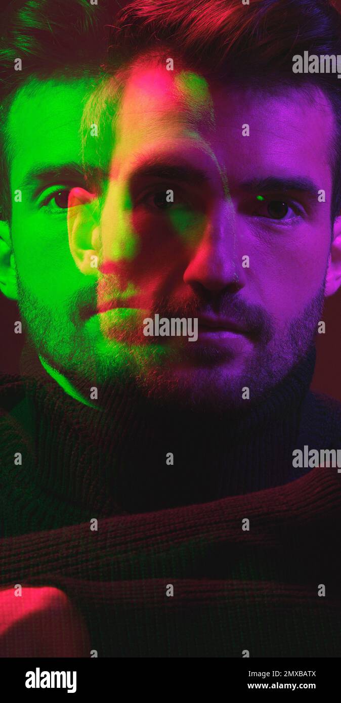 Mode, double exposition et portrait du visage de l'homme isolé dans un ...