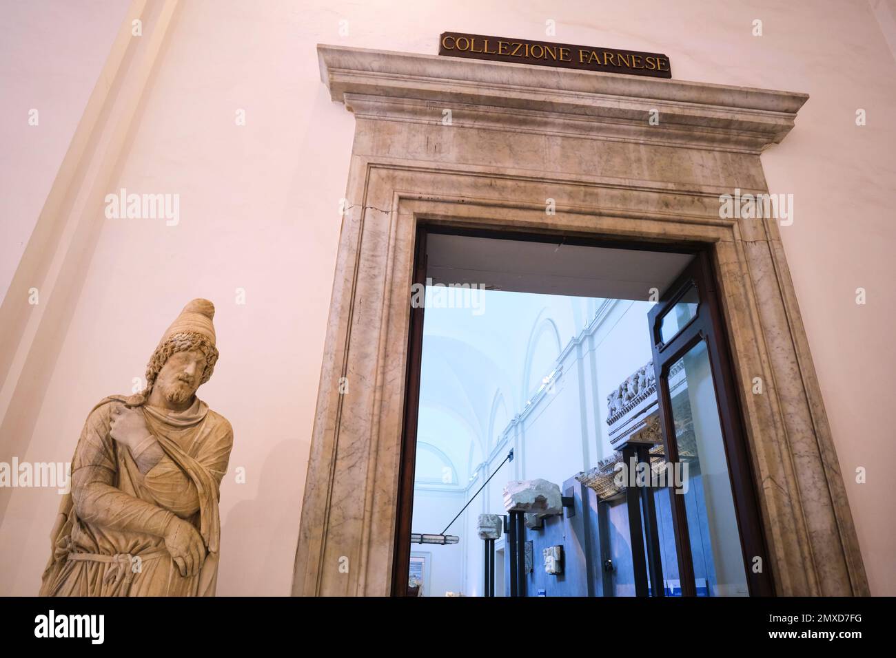 La porte d'entrée de la célèbre collection Farnese d'anciennes ...