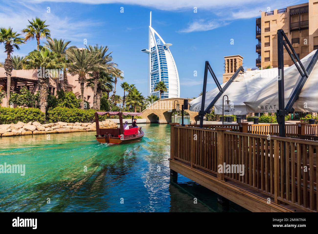 Dubaï, Émirats Arabes Unis - 12.01.2022 - vue sur un Burj Al Arab, le ... Dubaï, Émirats Arabes Unis - 12.01.2022 - vue sur un Burj Al Arab, le ...
