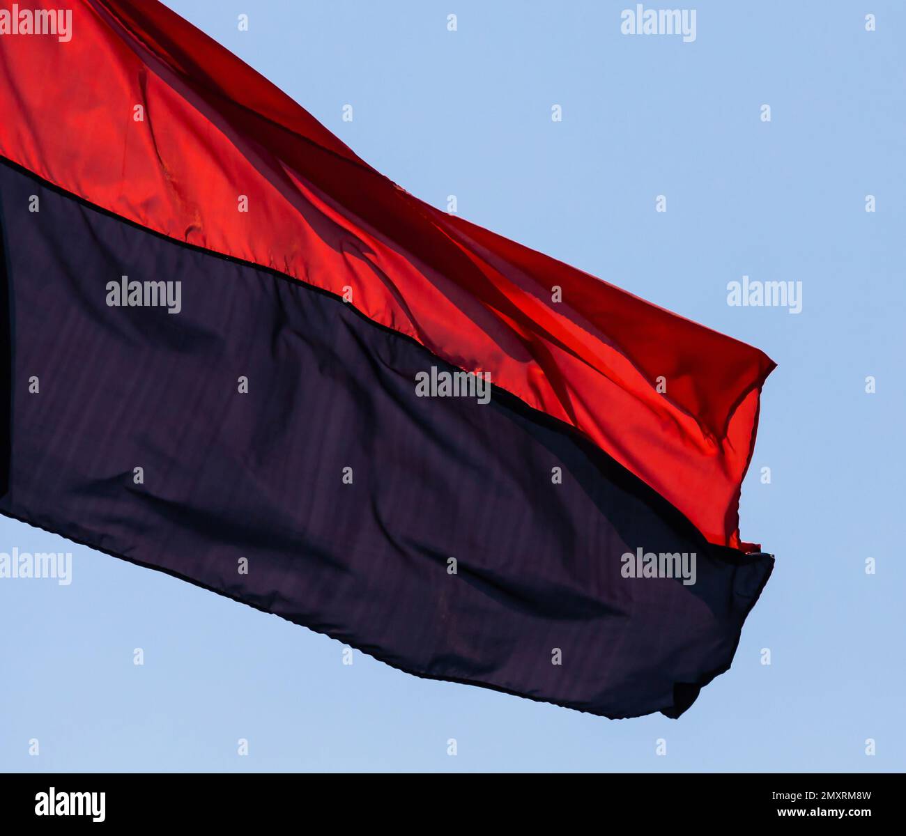 Drapeau noir et rouge ukraine Banque de photographies et d’images à ...