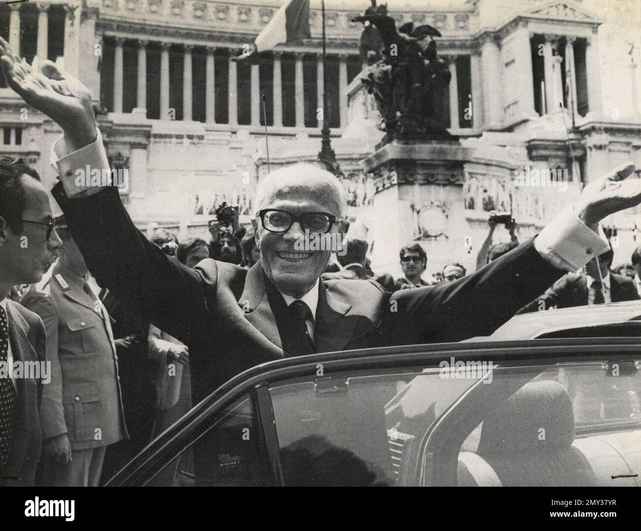 Le politicien italien et partisan Sandro Pertini est élu Président de ...