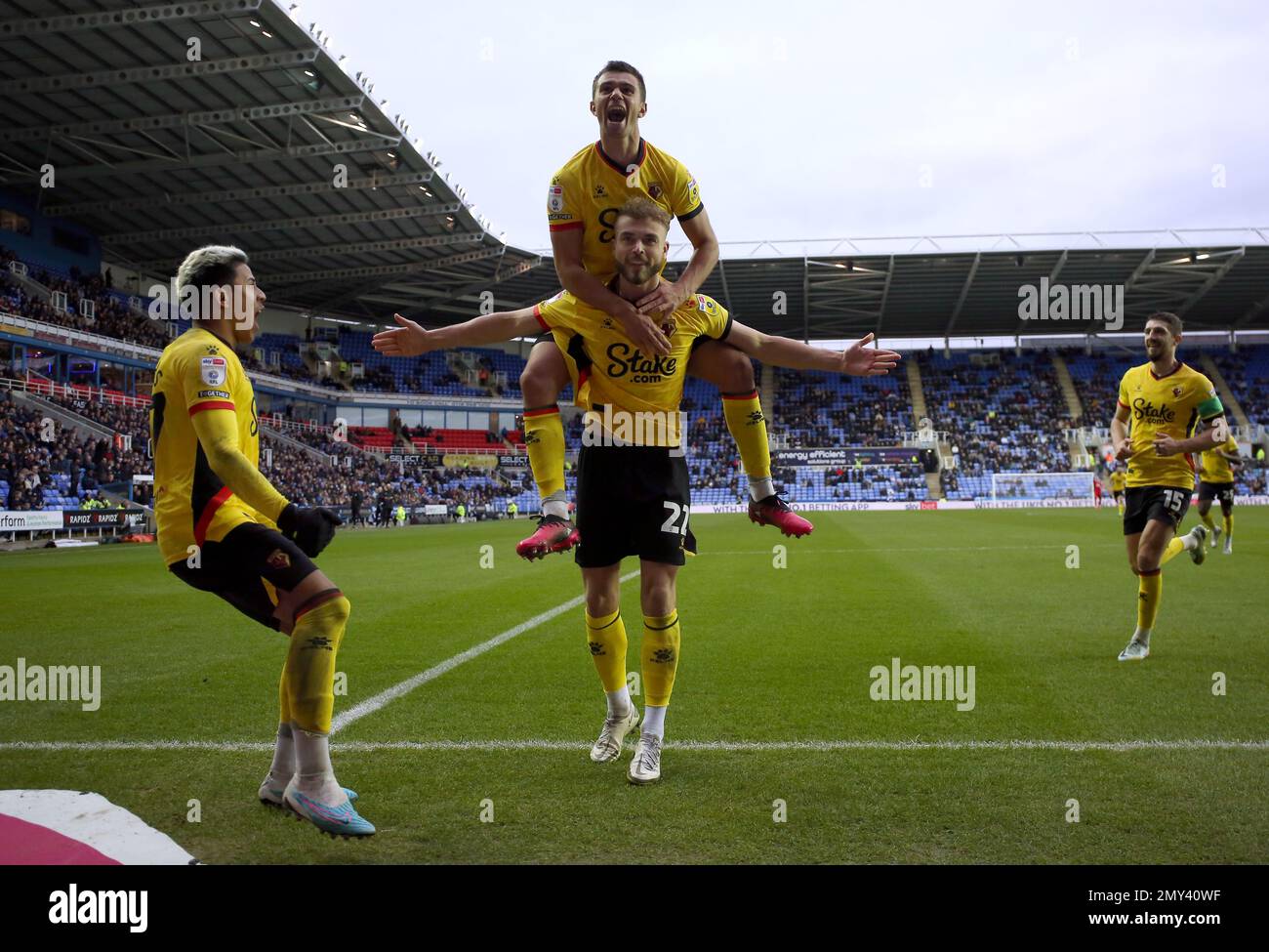 Ryan Porteous de Watford célèbre le deuxième but de son équipe lors du ...