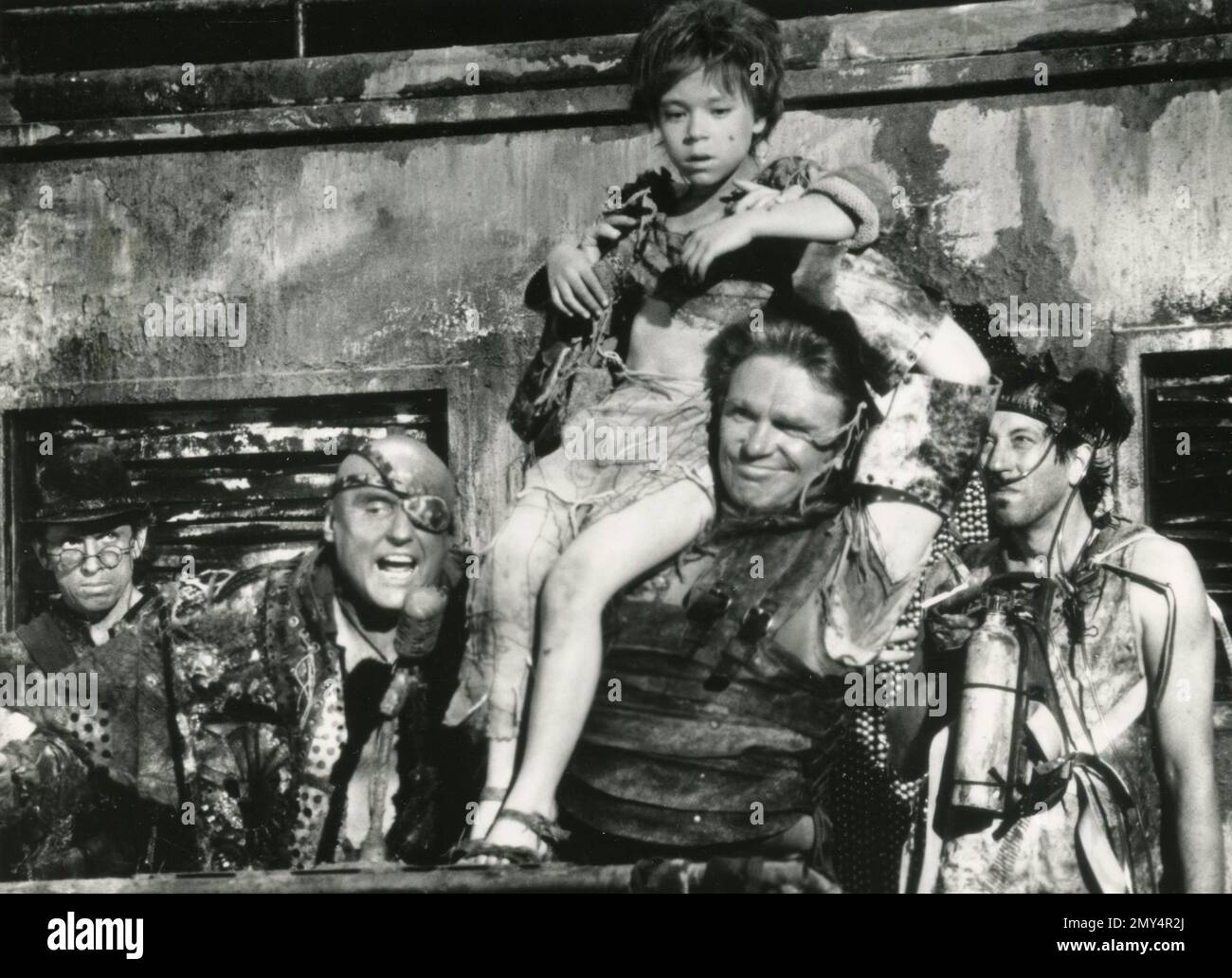 L'enfant actrice Tina Majorino et l'acteur Dennis Hopper dans une scène ...