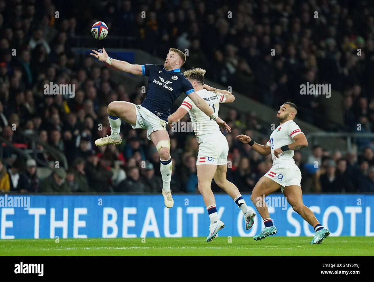 Kyle Steyn en Écosse et Ollie Hassell-Collins en Angleterre lors du ...