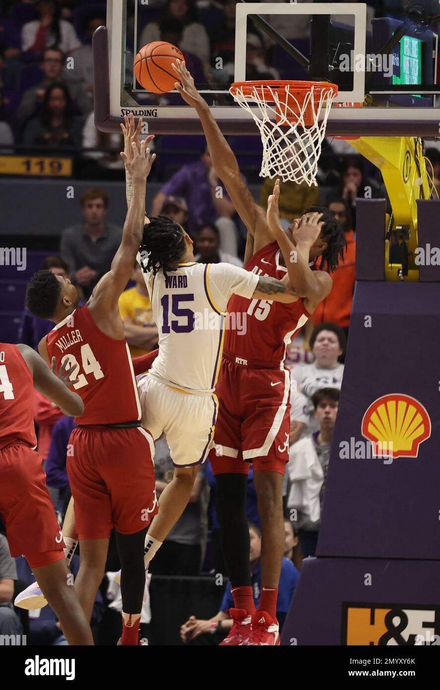 Alabama Crimson Tide forward Noah Clowney (15) bloque LSU Tigers ...