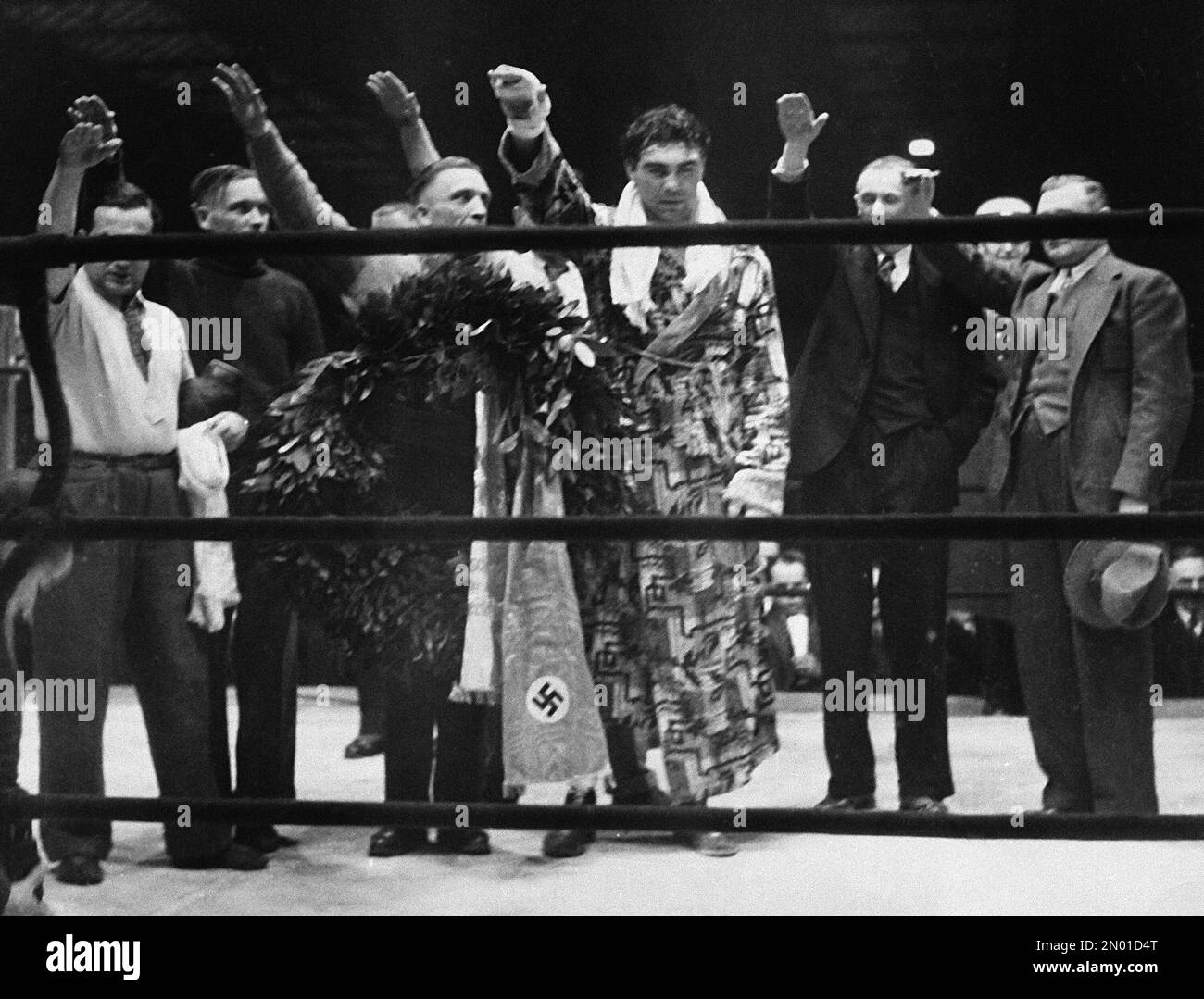 Max Schmeling, third from right, and his attendants give the Nazi ...