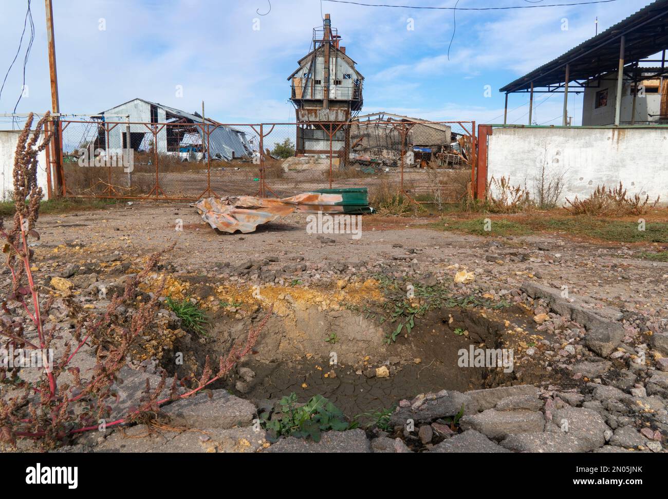 Campagne. Détruit après le bombardement de la ferme. Au premier plan se ...