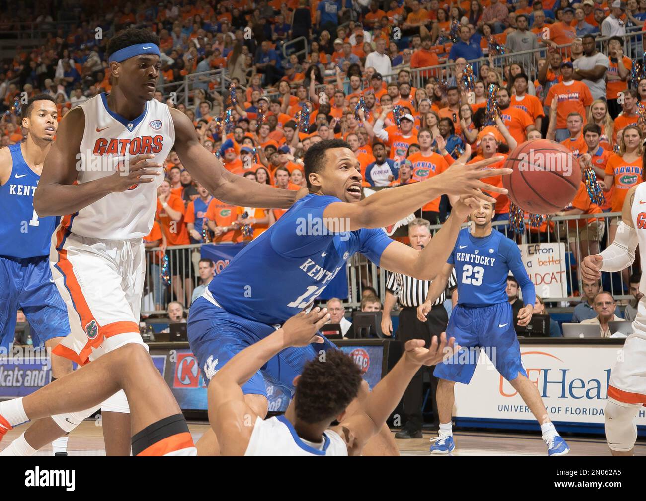 Kentucky guard Isaiah Briscoe (13) reaches for a loose ball as Florida ...