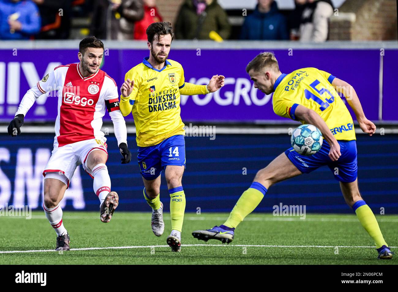 LEEUWARDEN - (lr) Dusan Tadic d'Ajax, Michael Breij de SC Cambuur ...