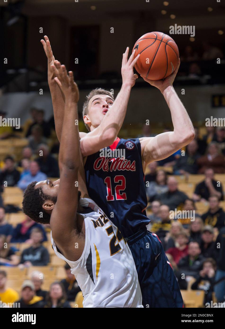 Mississippi's Tomasz Gielo, right, shoots over Missouri's Kevin Puryear ...