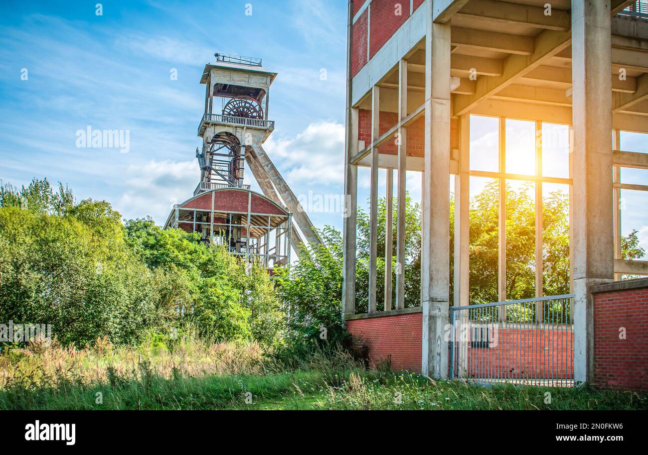 Ancienne structure de la mine Banque de photographies et d’images à ...