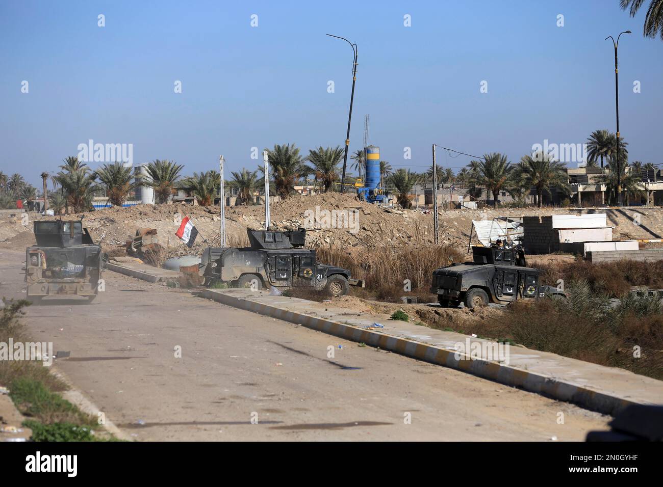 Iraqi security forces deploy in the Soufiya neighborhood in central ...