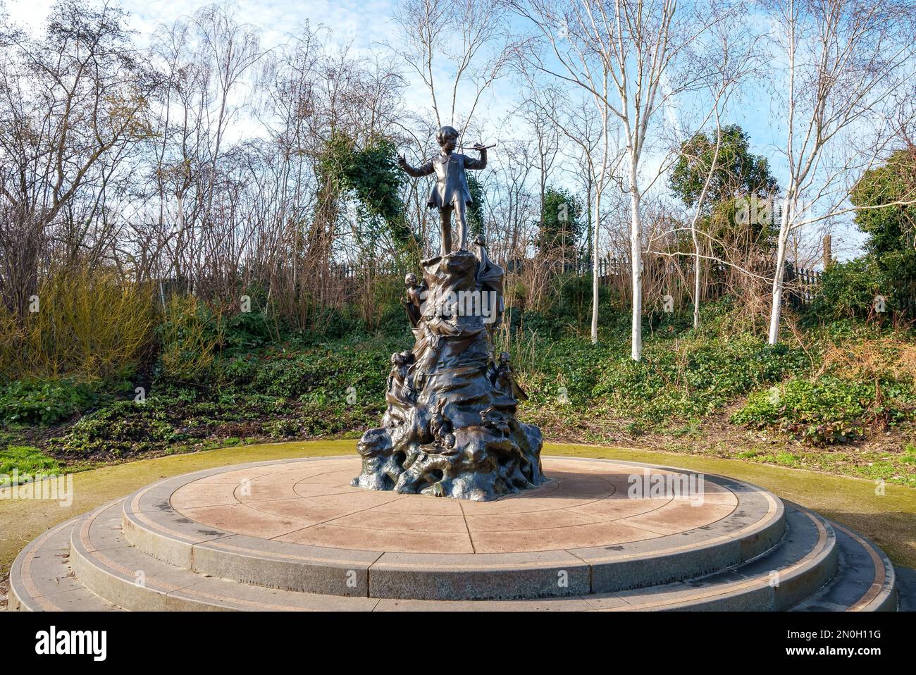 Statue du célèbre personnage de conte de fées Peter Pan, le garçon qui ...