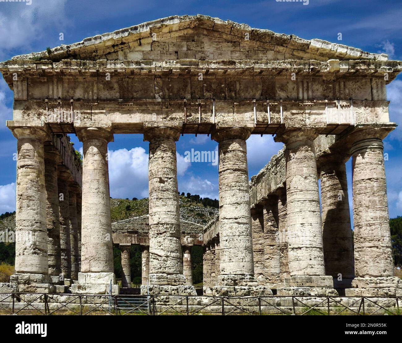 L'ancien temple grec de style dorique situé dans le parc archéologique ...