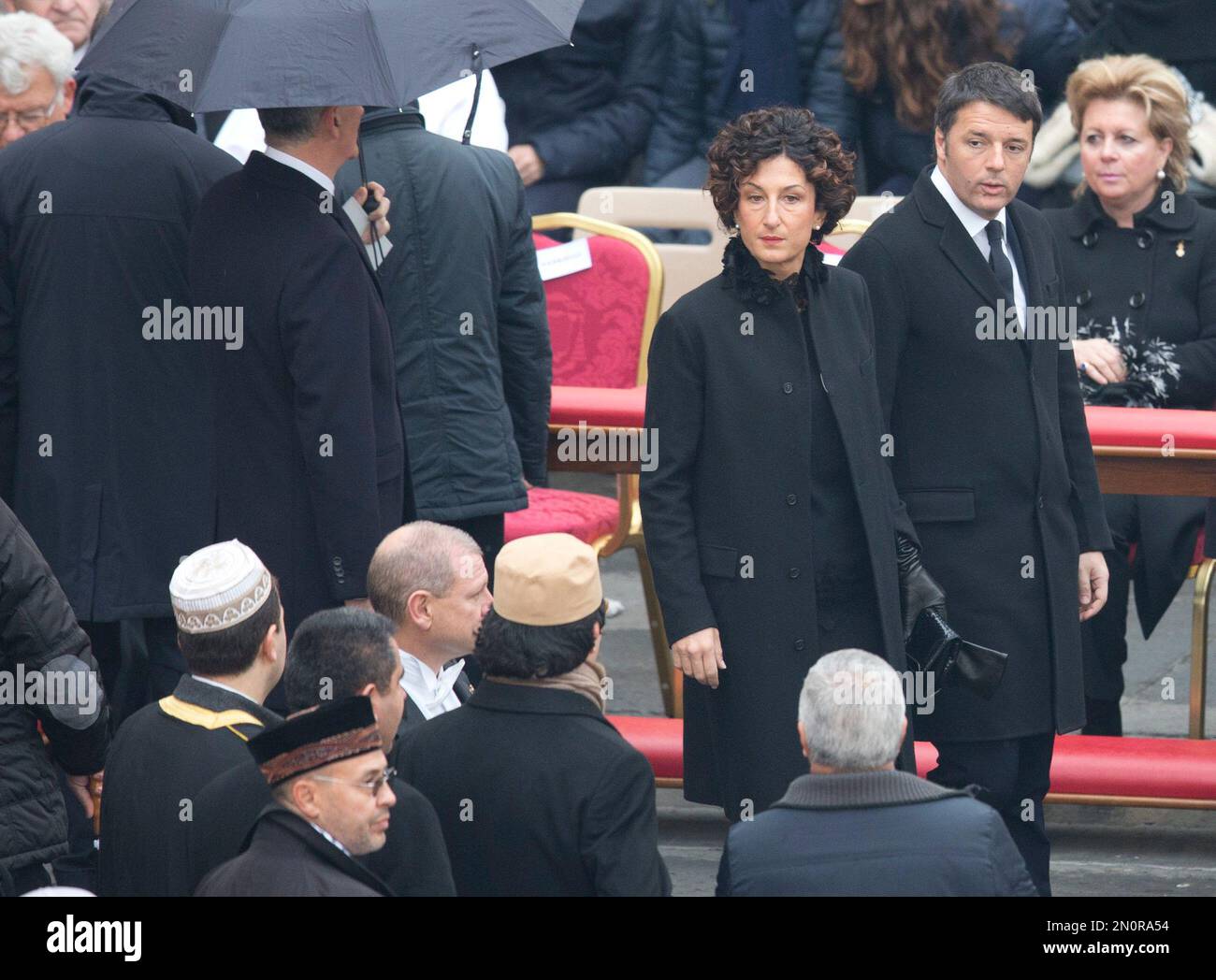 Italian Premier Matteo Renzi, right, and his wife Agnese Landini arrive ...