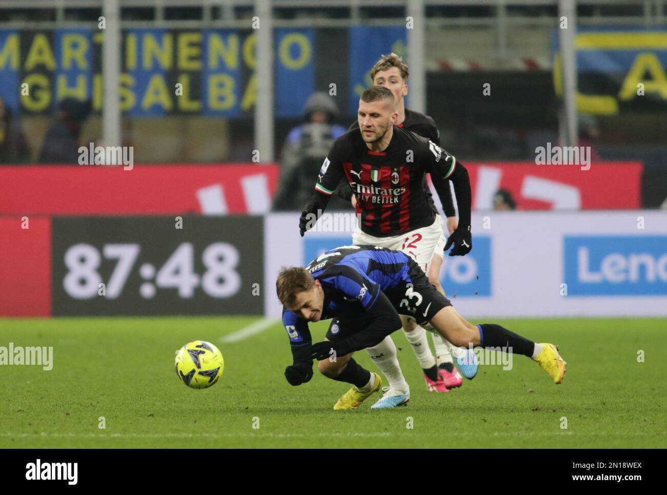 Nicolo Barella du FC Internazionale et Ante Rebic de l'AC Milan pendant ...