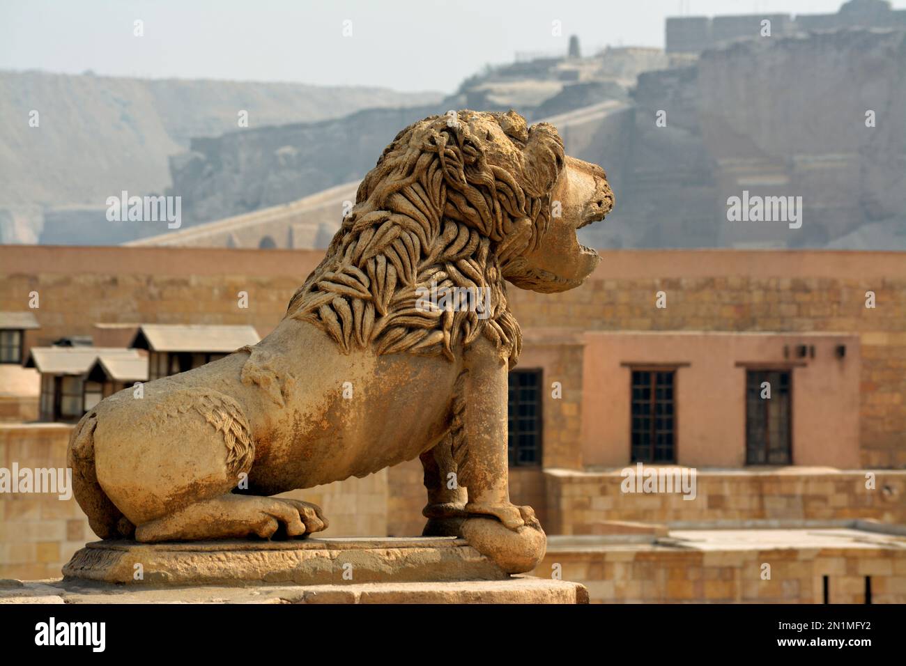 Statue de Lion aux murs de la Citadelle du Caire ou de la Citadelle de ...