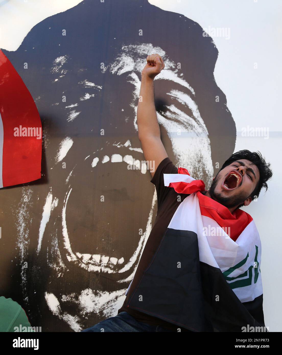A man chants anti corruption slogans in support of Iraqi Prime Minister ...