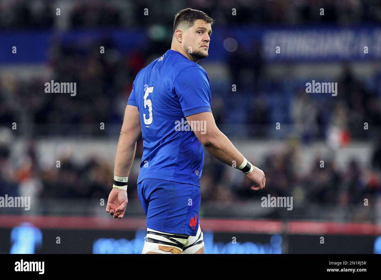 Paul Willemse de France salue ses partisans à la fin des 2023 six ...