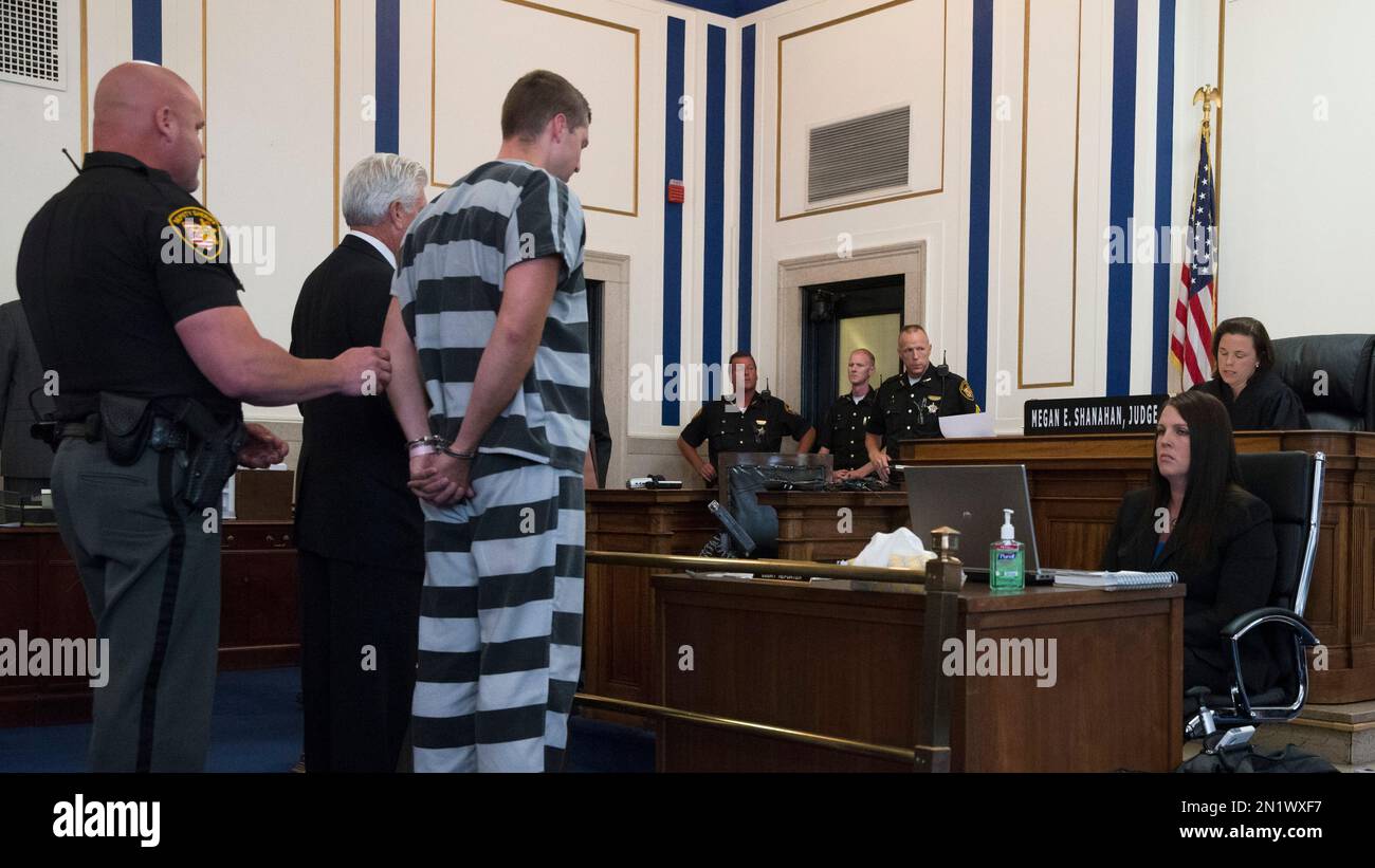 Former University of Cincinnati police officer Ray Tensing, third from ...