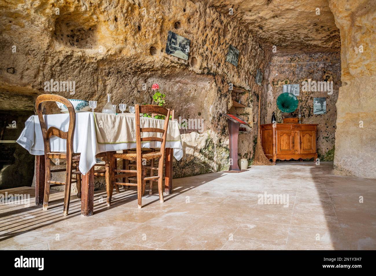 Les grottes de la Grotte du Régulus dans les falaises de la Gironde à ...