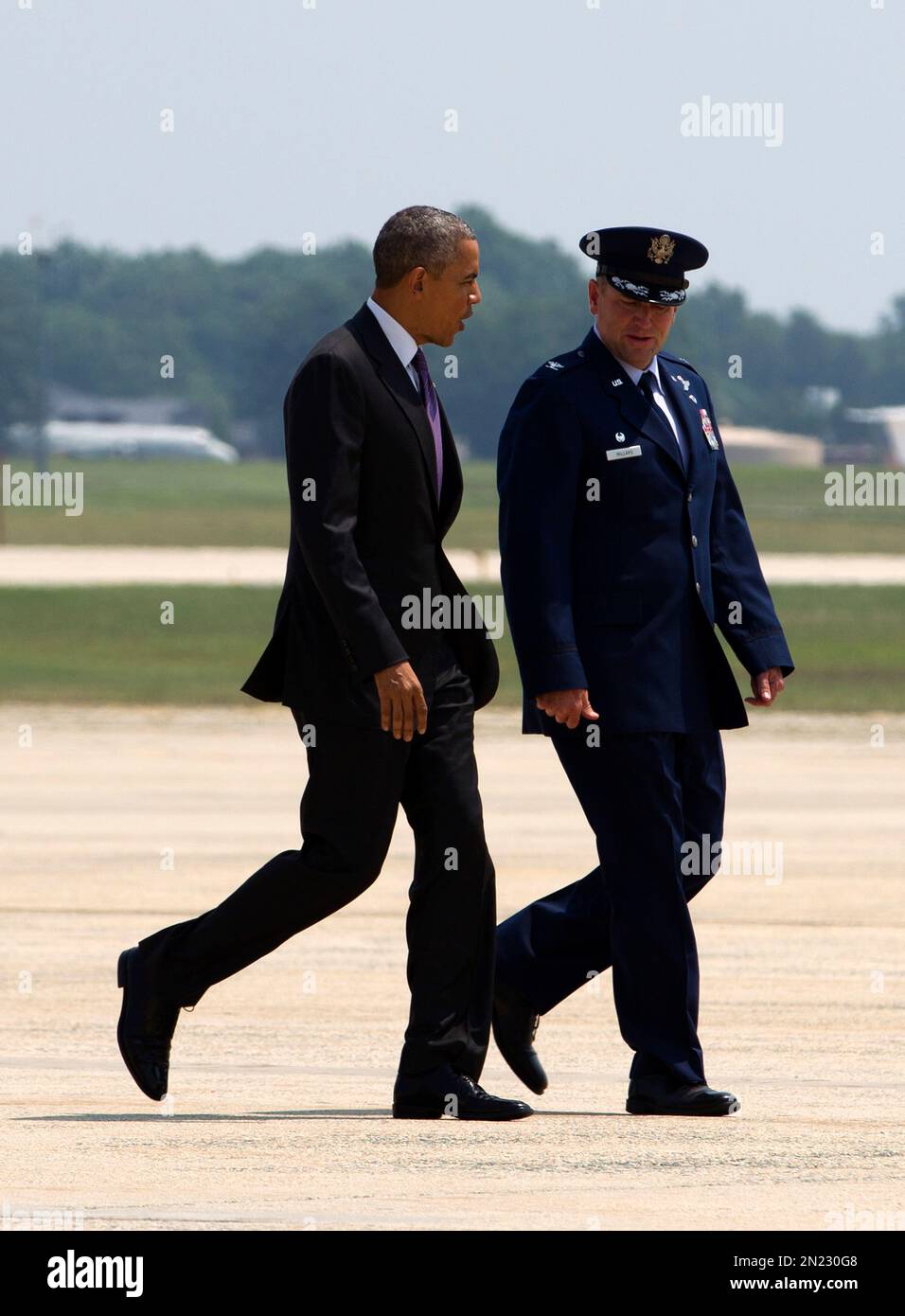 President Barack Obama, accompanied by Commander of the 89th Airlift ...