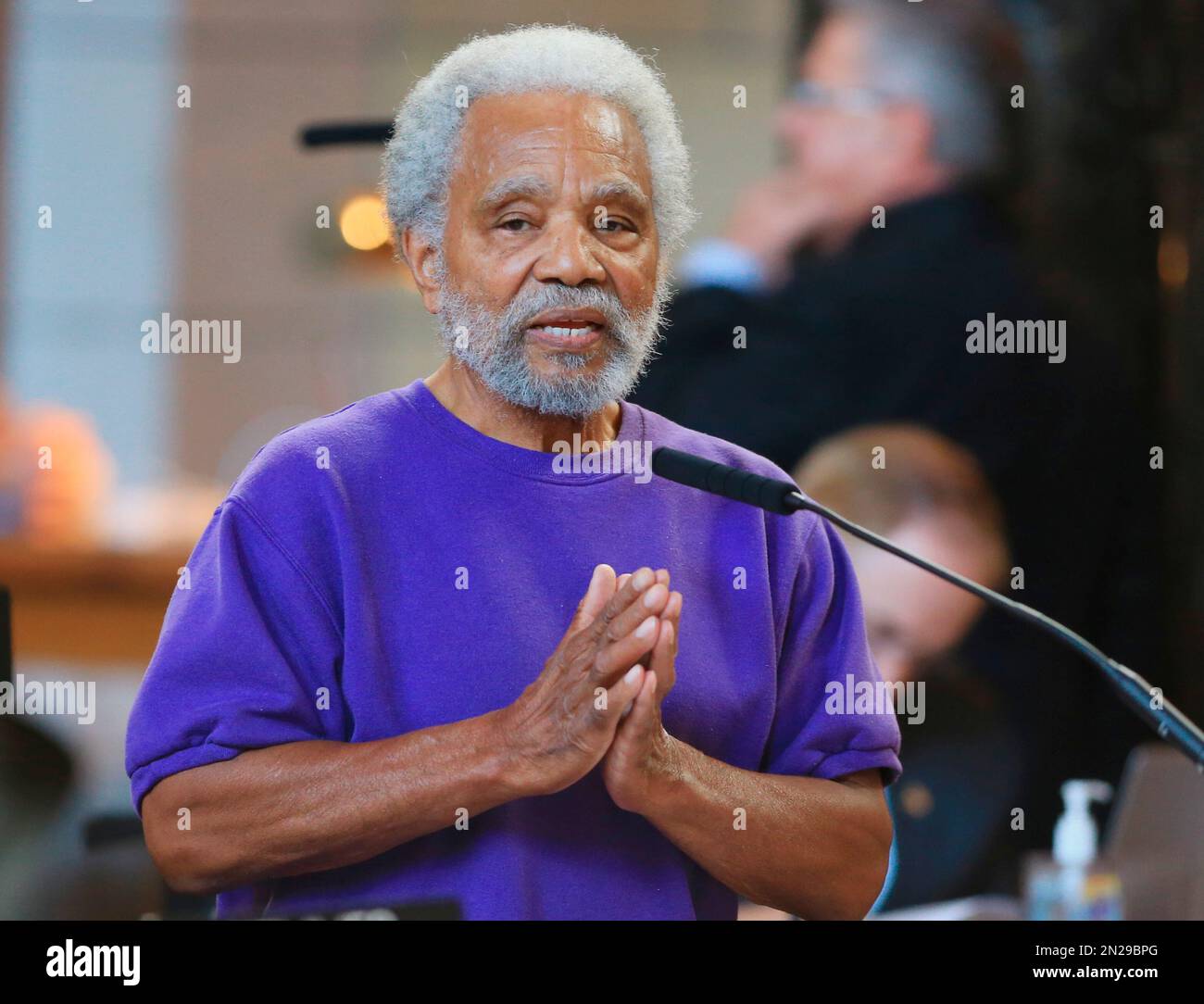Neb. state Sen. Ernie Chambers of Omaha speaks in Lincoln, Neb ...