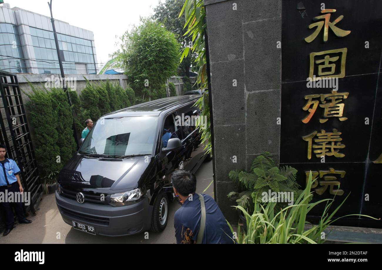 A hearse carrying one of bodies of Australian death row prisoners ...