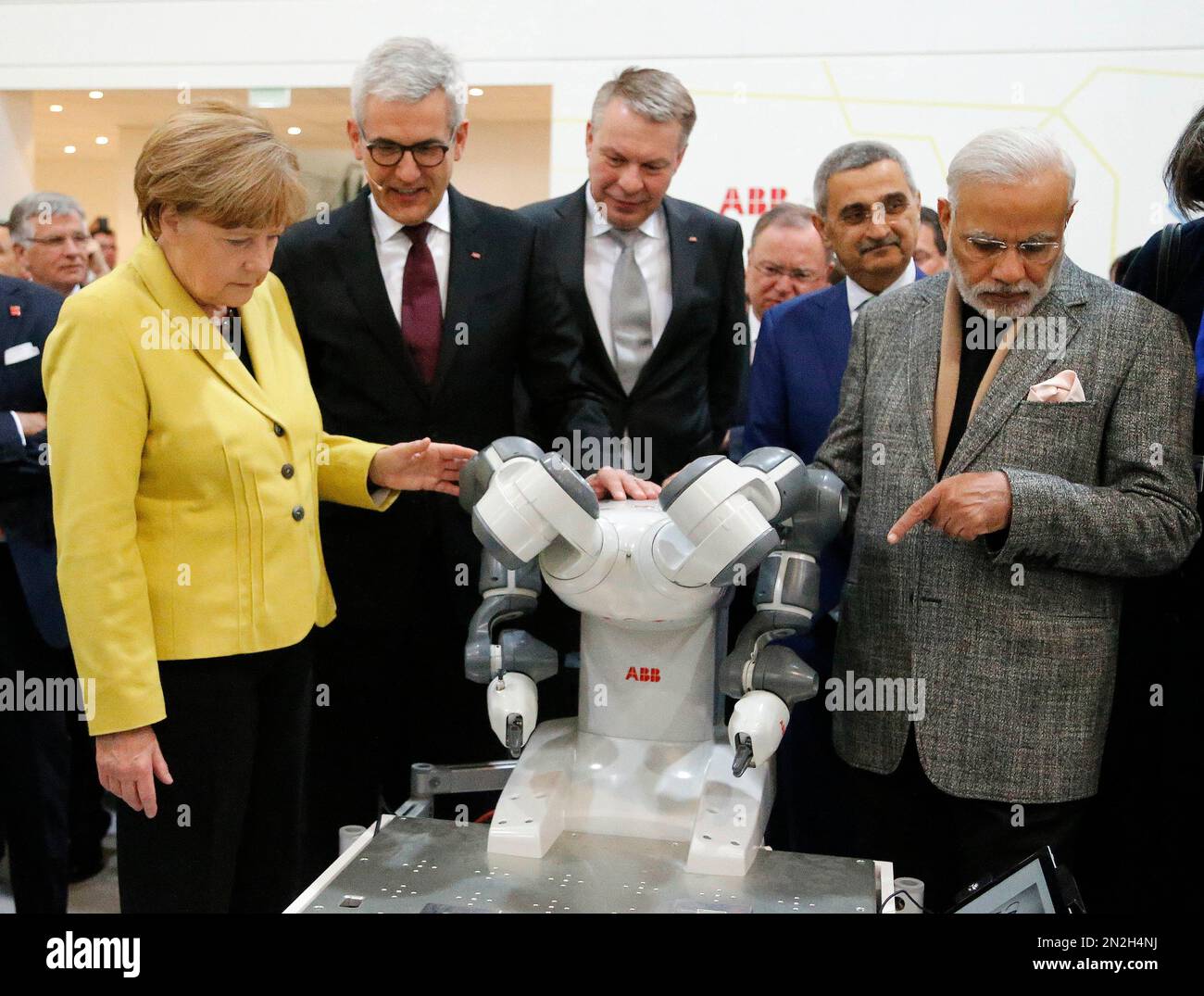 German Chancellor Angela Merkel, left, and India's Prime Minister ...