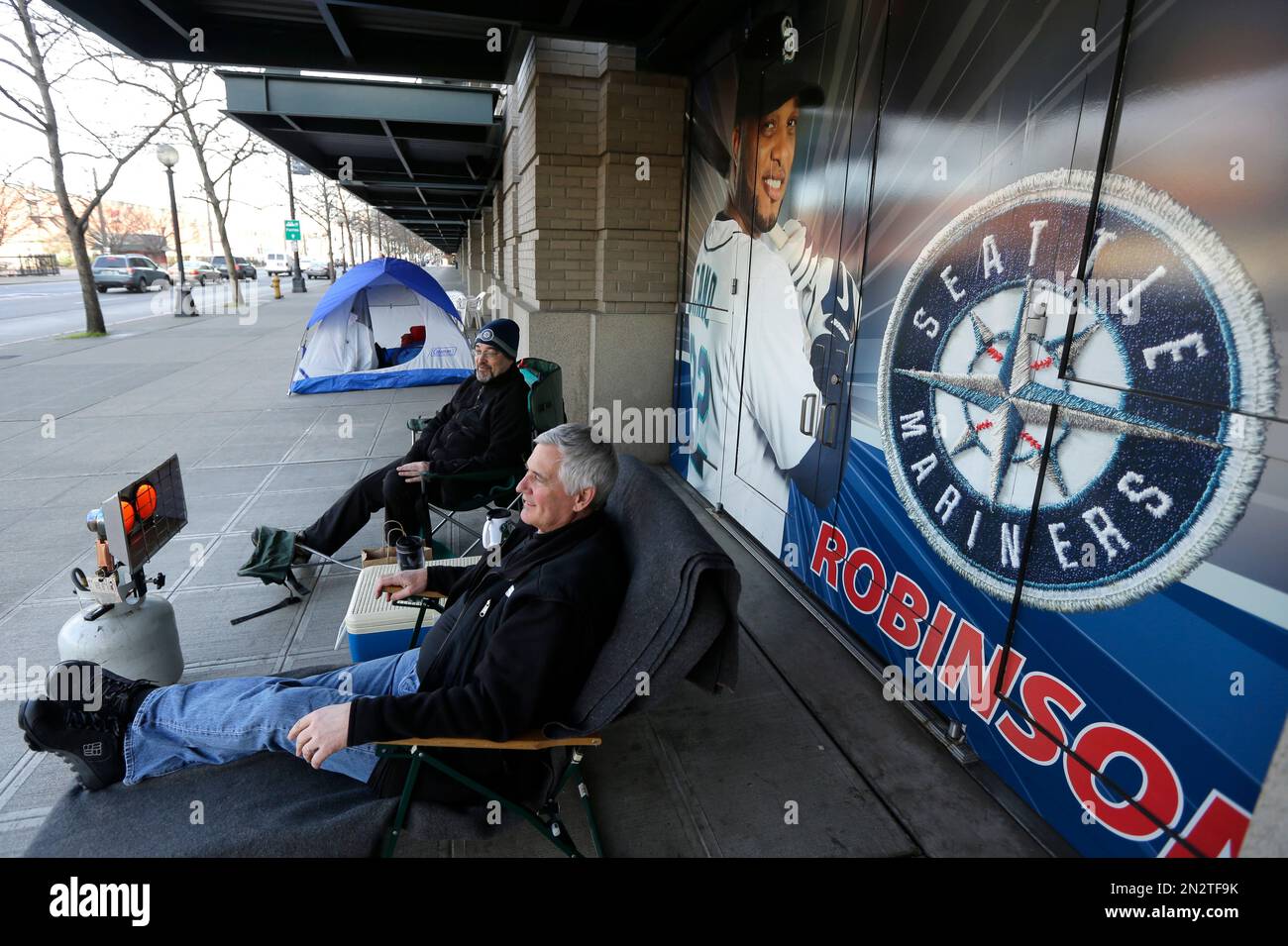 Greg Holbron, left, of Richland, Wash., and Tom Nostrant, right, of ...