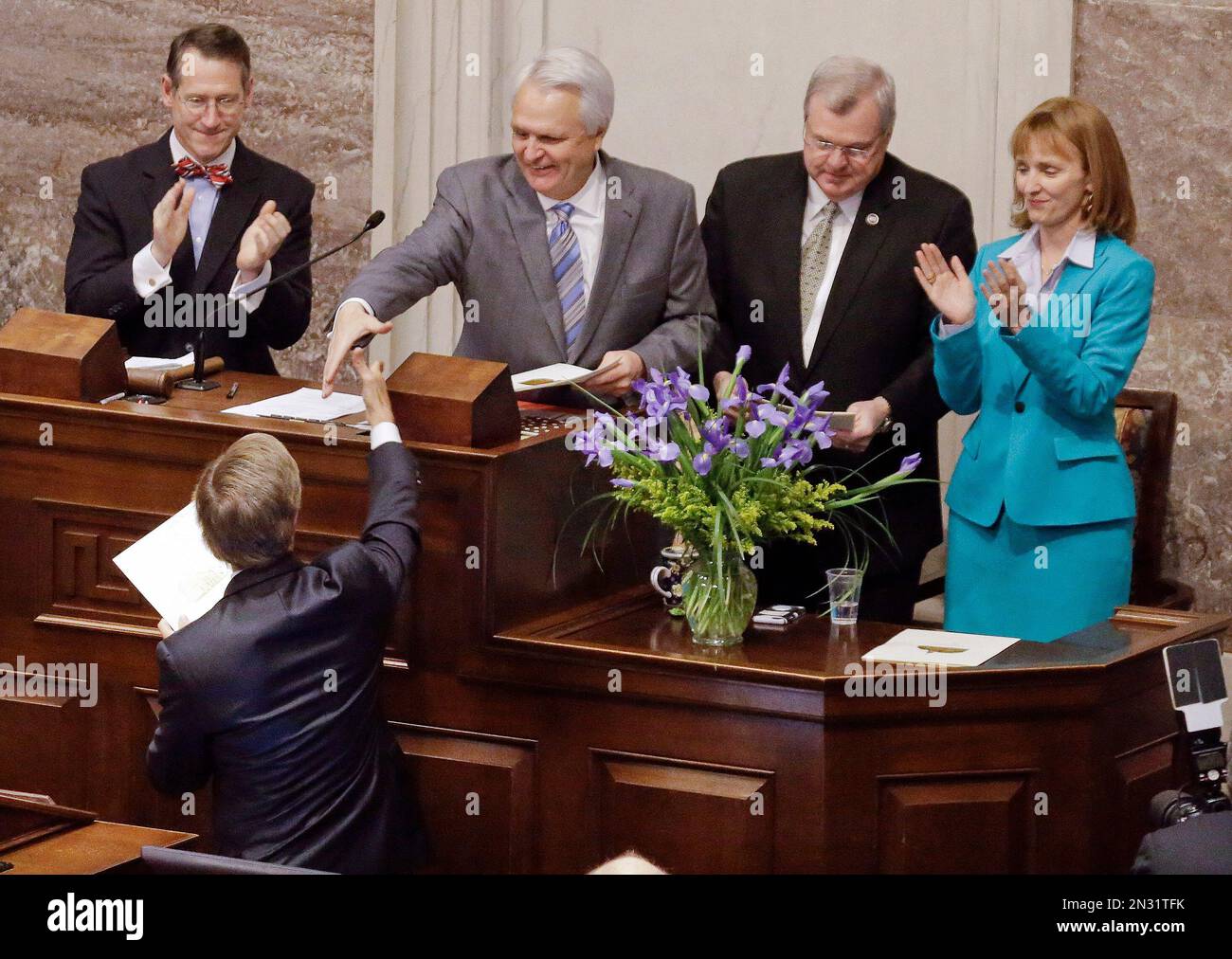 Gov. Bill Haslam, front, shakes hands with Lt. Gov. Ron Ramsey, R ...