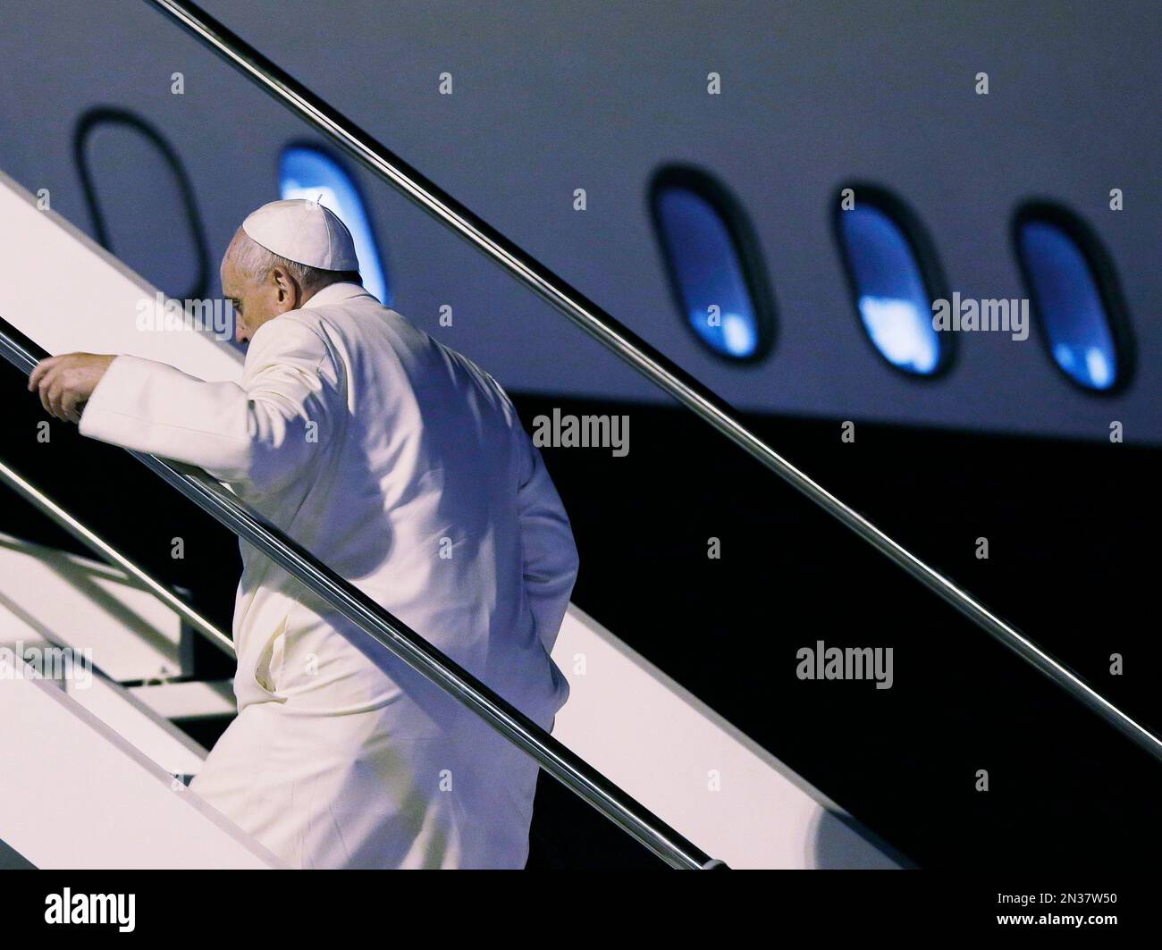 Pope Francis boards the airplane on the occasion of his trip to Sri ...
