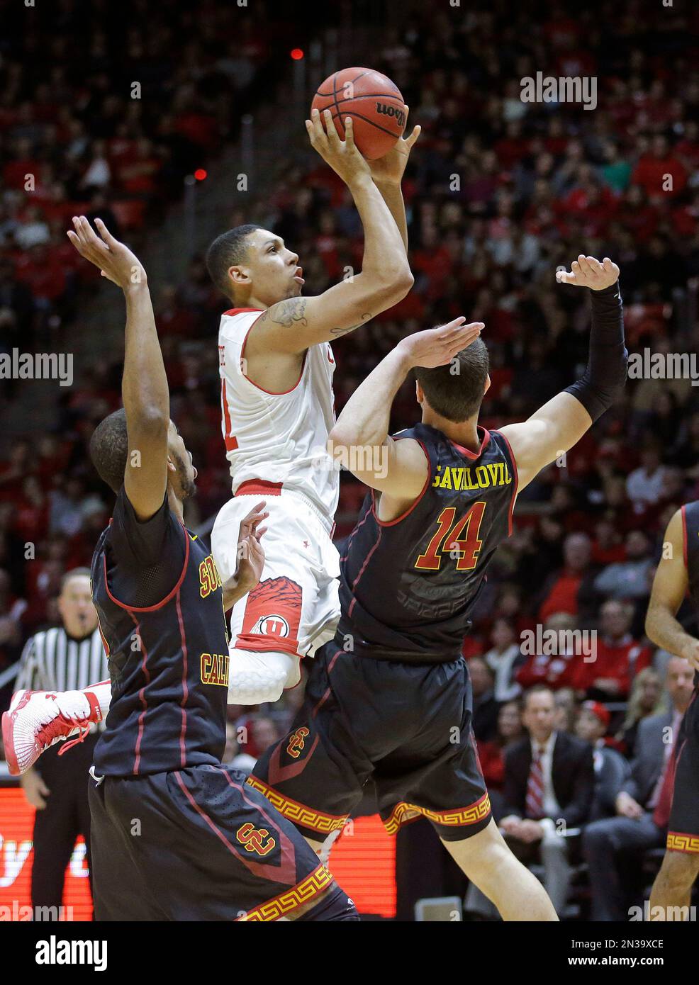 Utah forward Jordan Loveridge (21) shoots as Southern California's ...