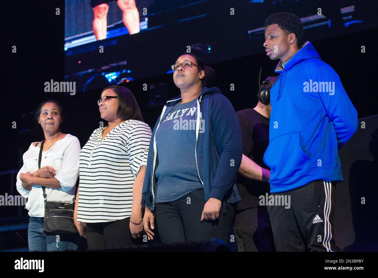 Members of Eric Garner's family, including Eric's wife, Esaw Garner ...