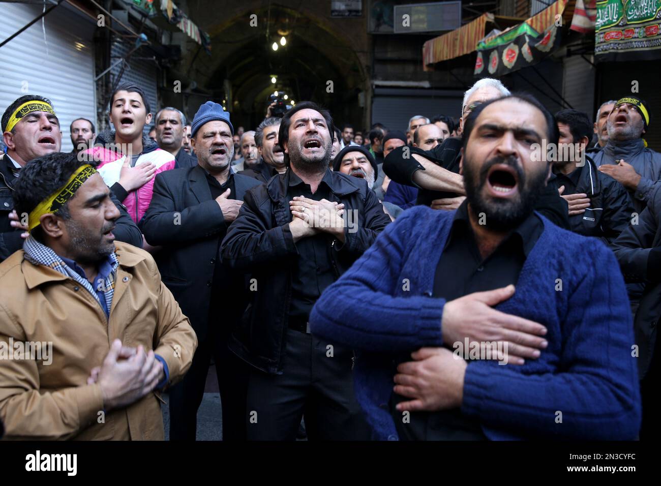 Iranian mourners beat their chests while attending Arbaeen ceremony ...