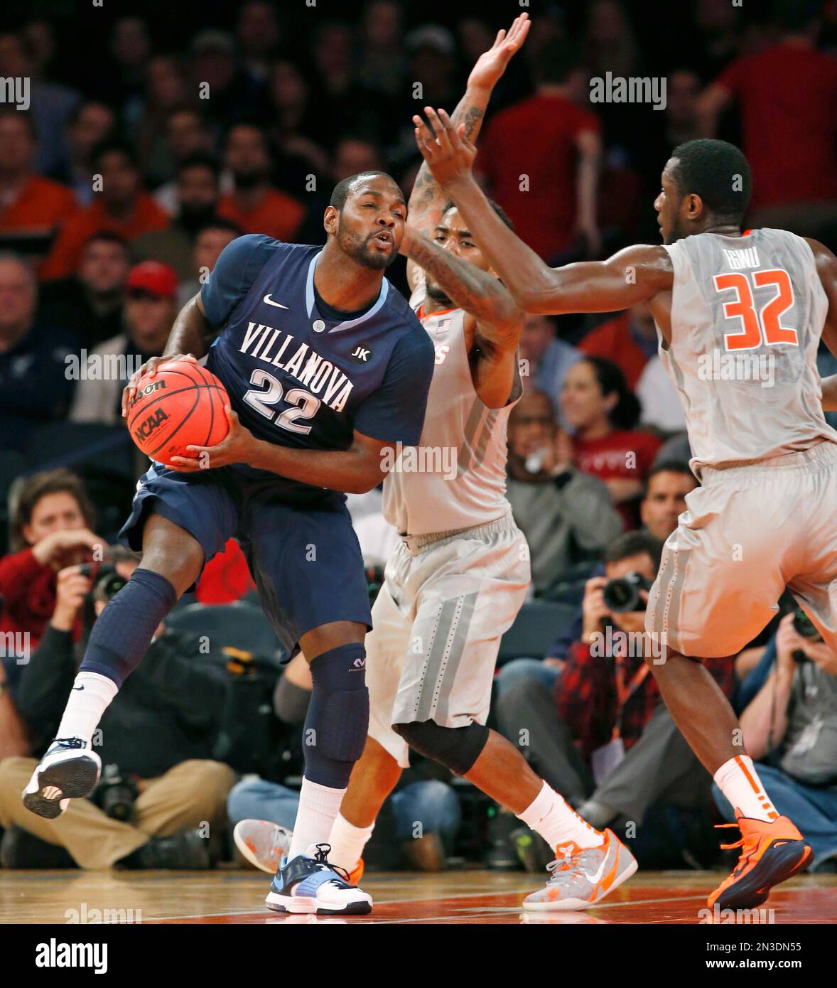Illinois guard Rayvonte Rice (24) and Illinois forward/center Nnanna ...