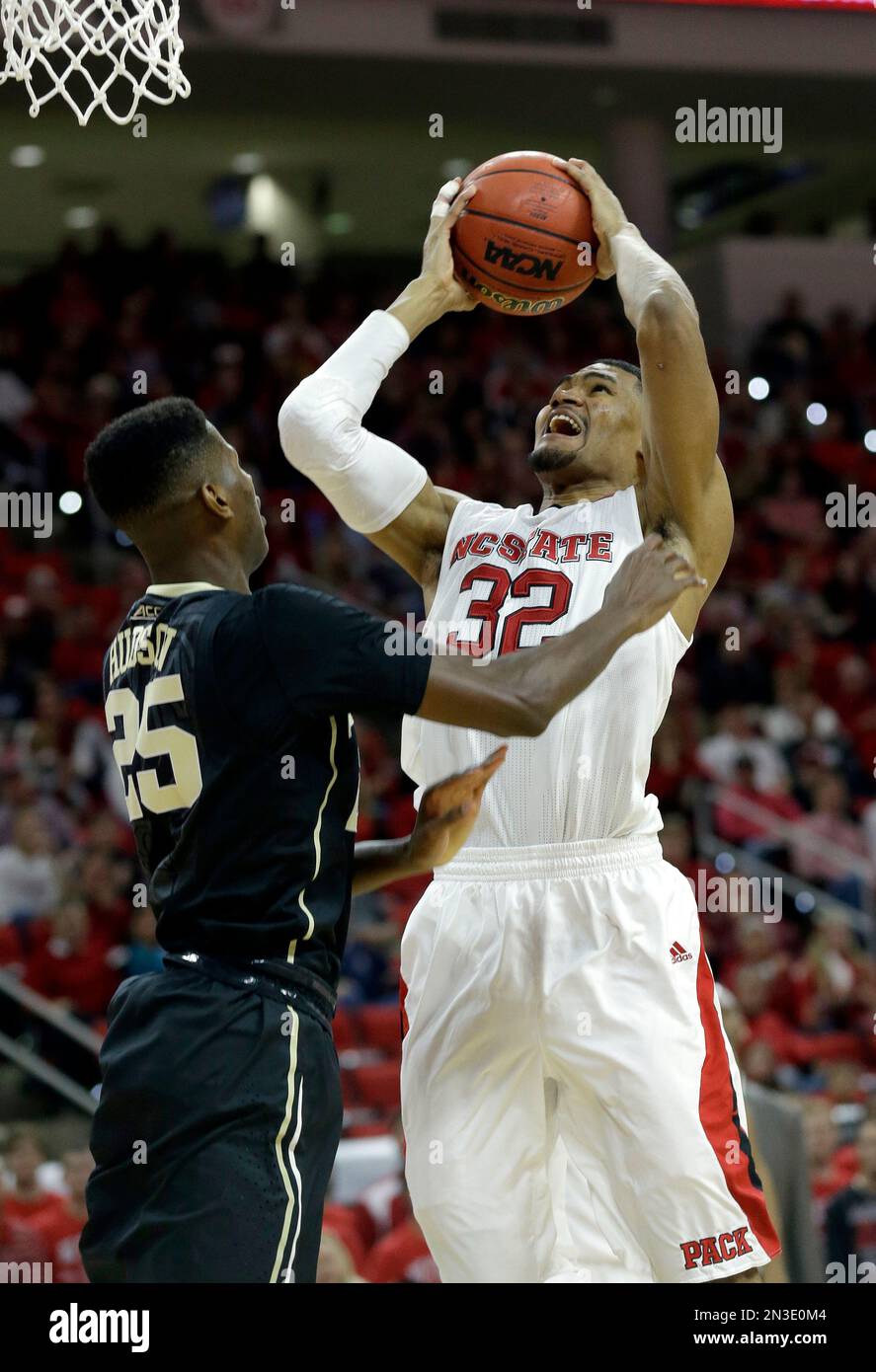 North Carolina State's Kyle Washington (32) shoots as Wake Forests ...