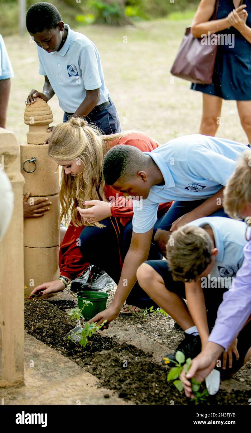 La princesse Amalia des pays-Bas au parc Emilio Wilson de Philipsburg ...