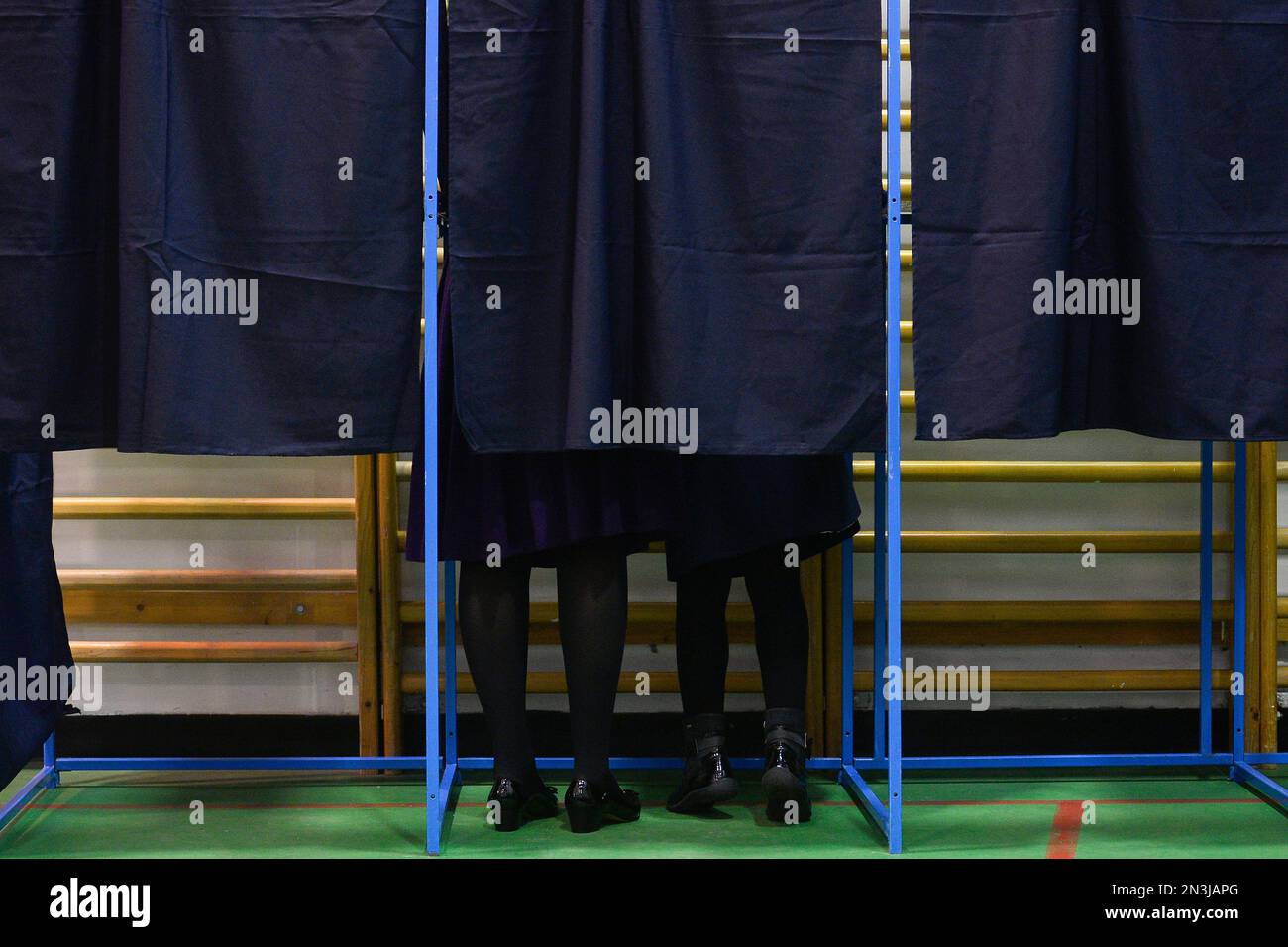 Daughter of Romanian Prime Minister, Irina Octavia, tiptoes inside a ...