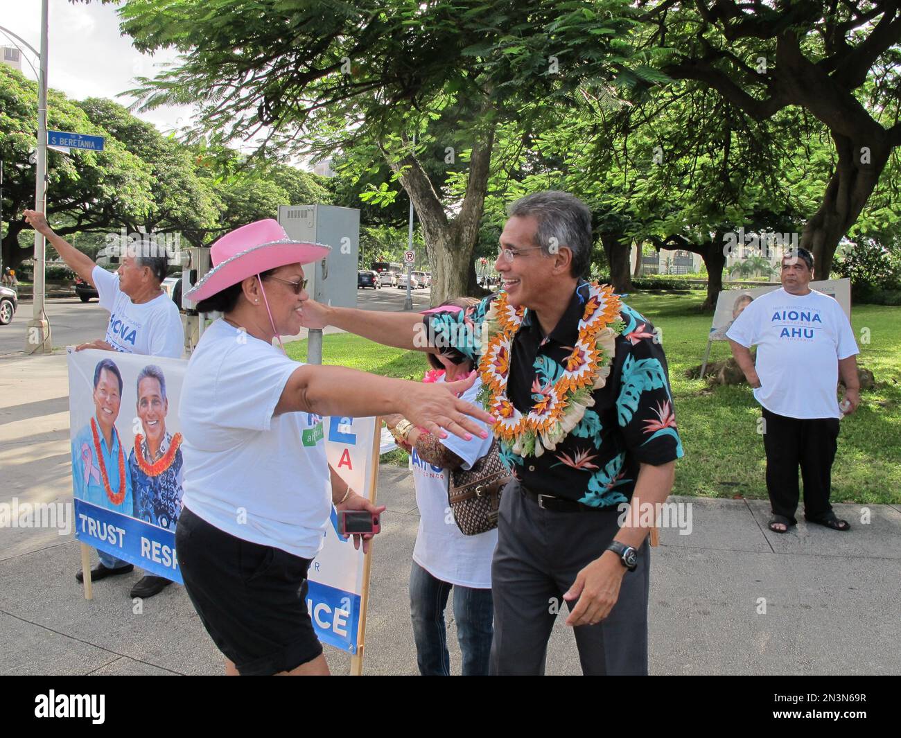 Republican gubernatorial candidate James "Duke" Aiona hug supporter ...