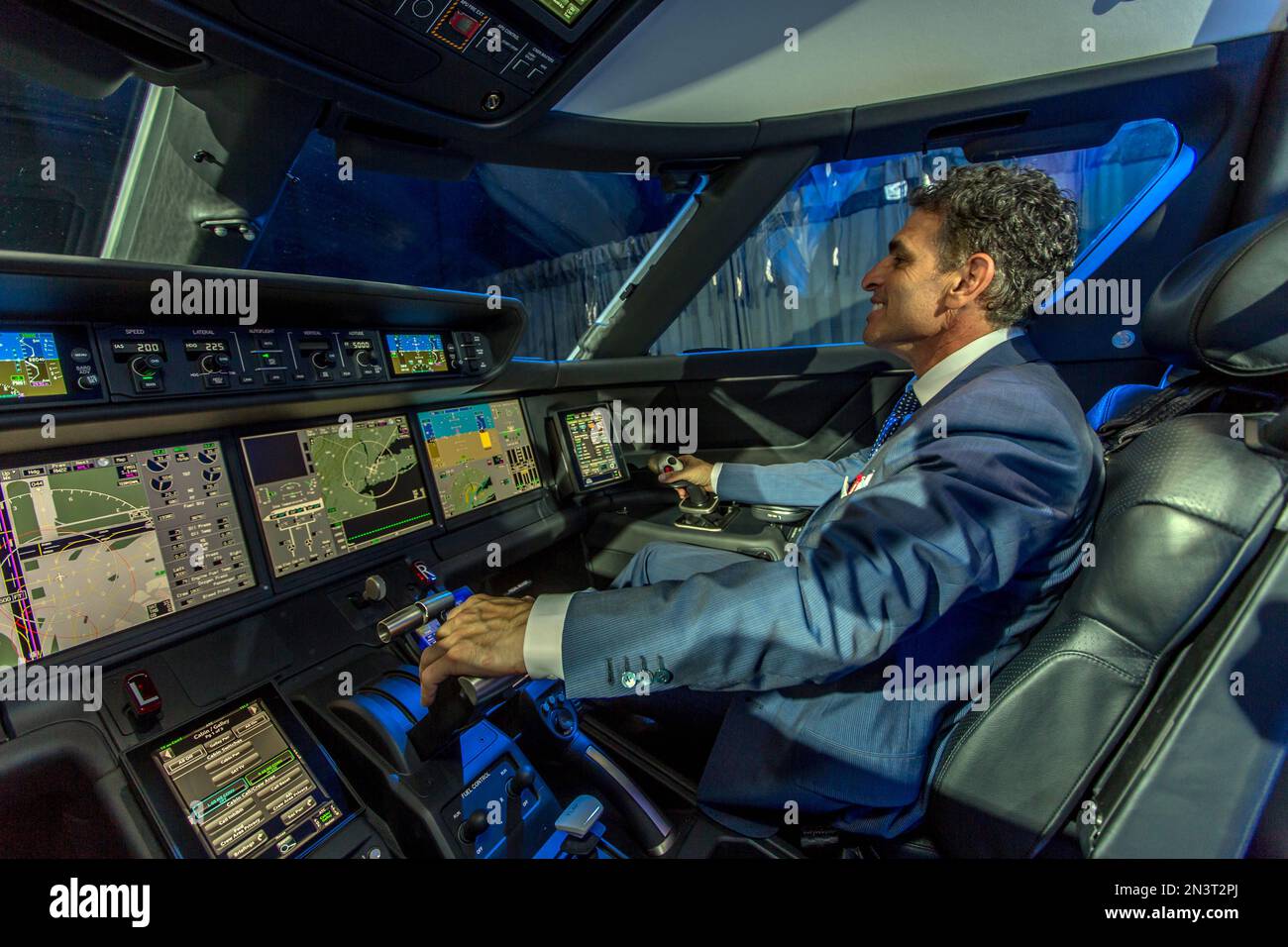 Flexjet chairman Kenn Ricci gets a feel for the new Gulfstream symmetry ...