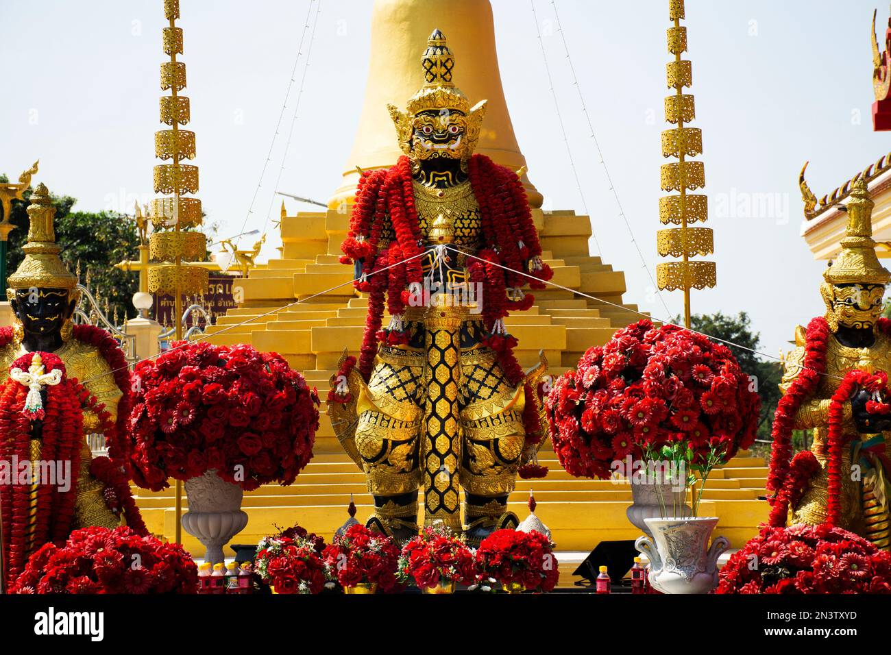 L'ancien roi Thao Wessuwan ou l'antique Vavana Kuvera statue géante ...