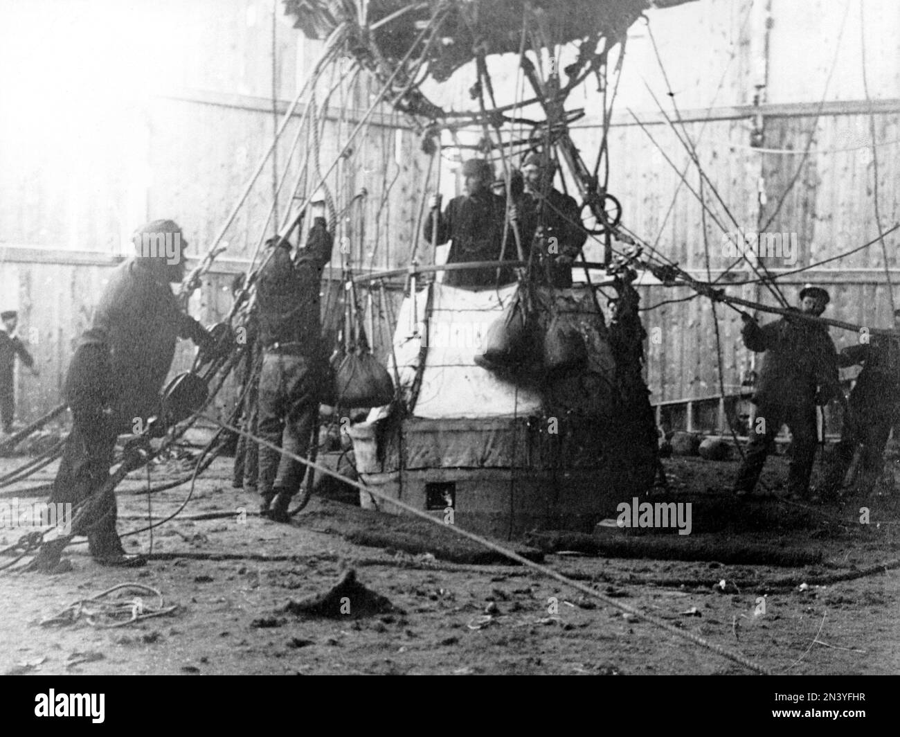 Expédition Andrée en 1897. Salomon August Andrée 1854-1897 Nils ...