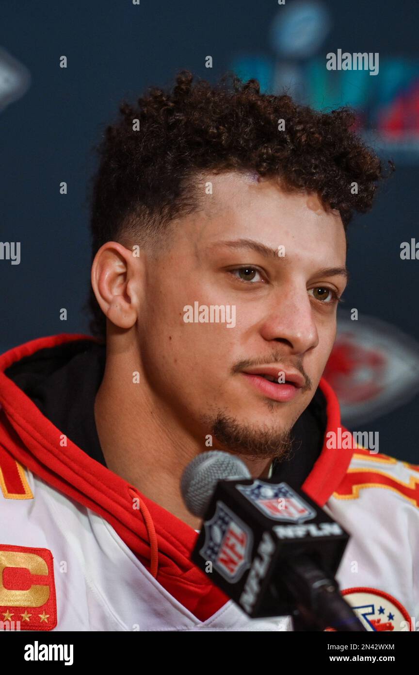 Le quartier des chefs de Kansas City Patrick Mahomes parle aux membres ...