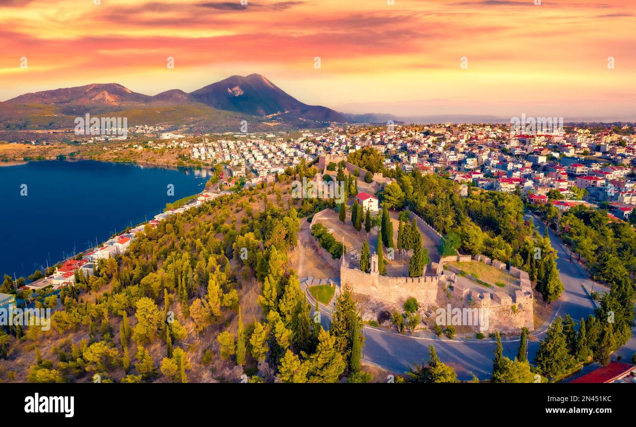 Vue depuis le drone volant du château de Karababa. Magnifique paysage ...