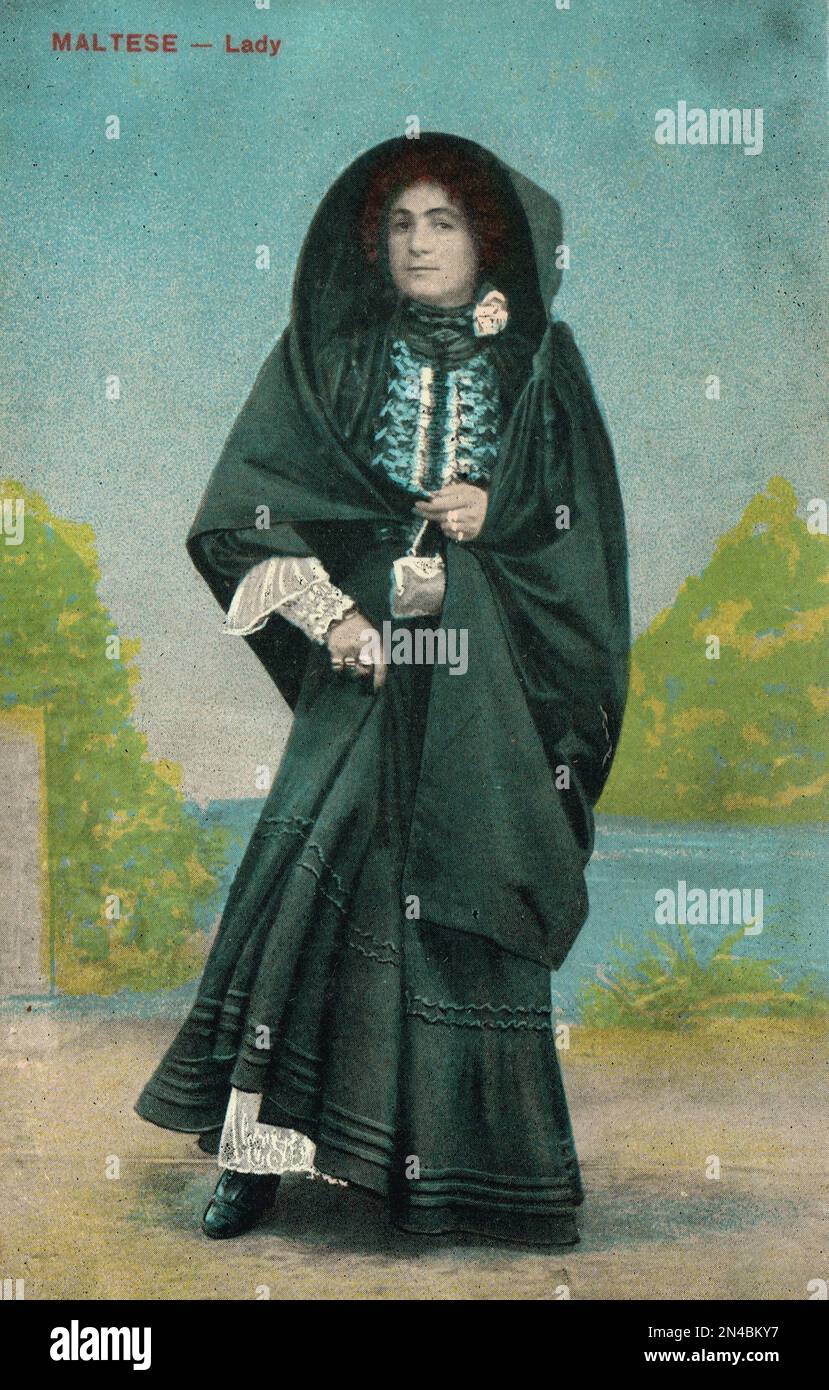 Hooded cloak Banque de photographies et d’images à haute résolution - Alamy