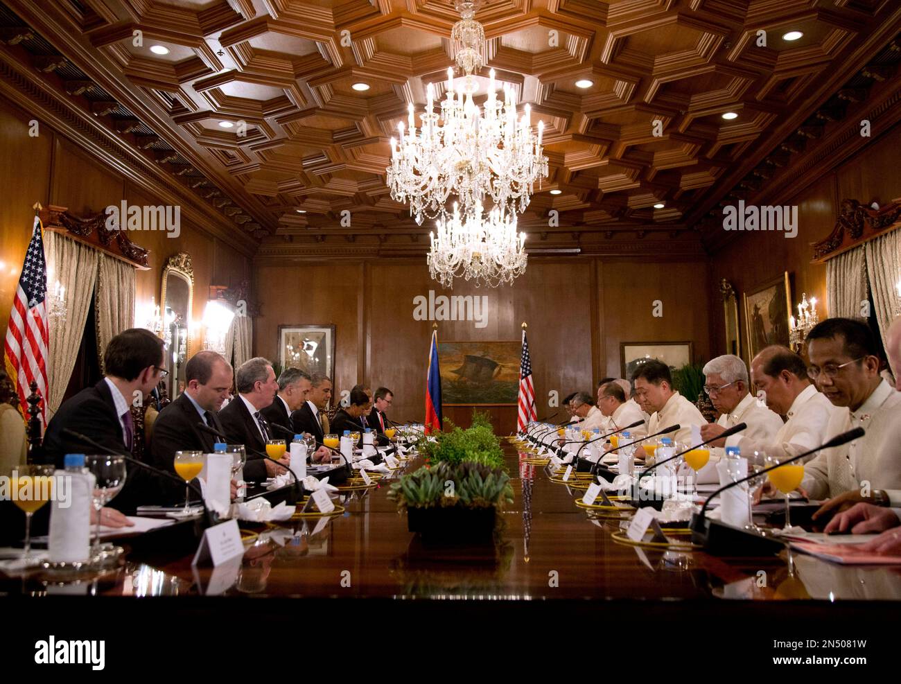 U.S. President Barack Obama, fifth from left, and Philippine President ...