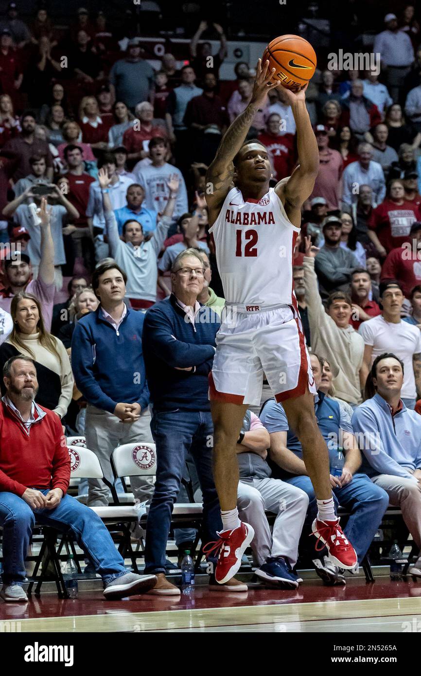 Alabama guard Delaney Heard (12) shoots a three-point shot to cap ...