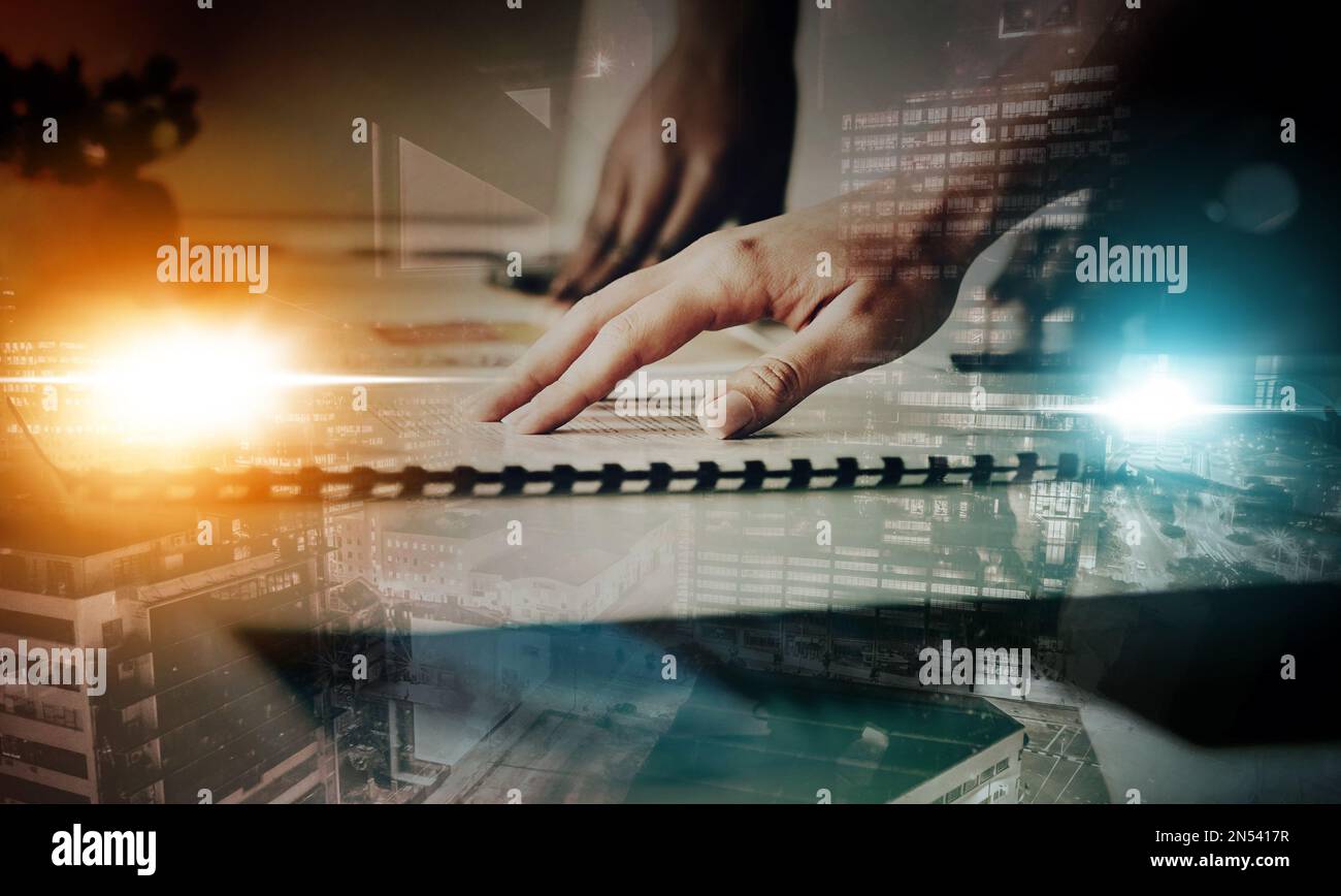 Documentation, planification et mains avec superposition de ville ou ...